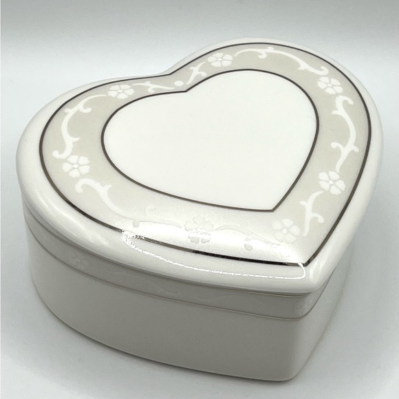 Wedgwood | Storage & Organization | Wedgwood Icing Bone China White ...